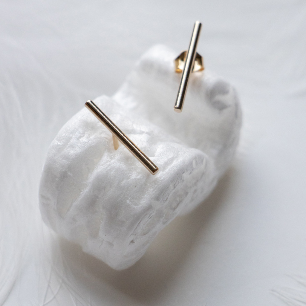 Boucles d’oreilles barres simples en Plaqué Or – Joyaux Jolis